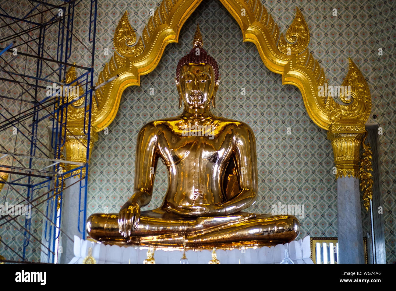 Gold Statue Of Jesus Christ High Resolution Stock Photography and ...