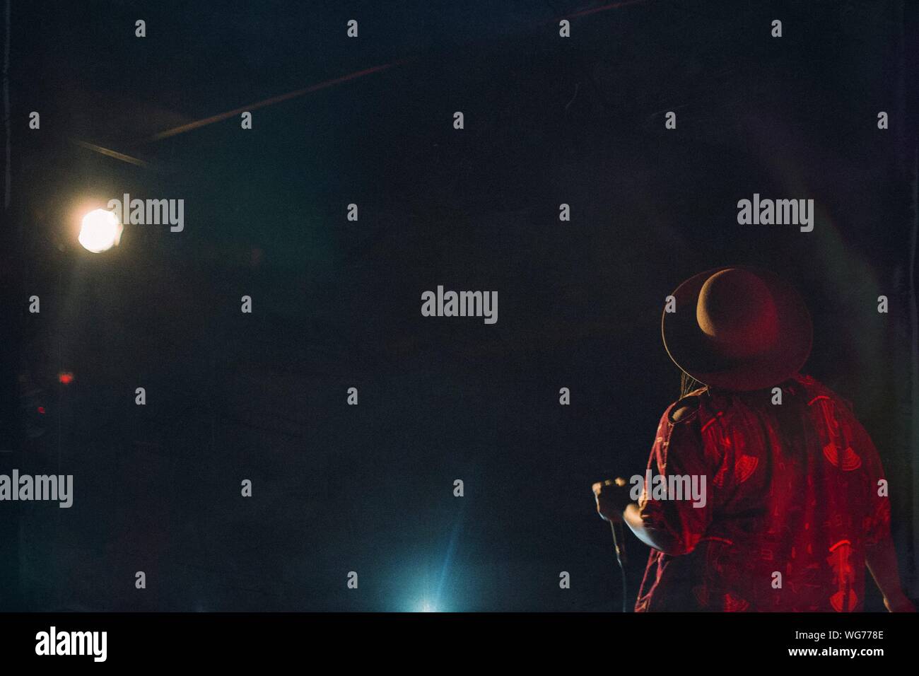 Female music performer hi-res stock photography and images - Alamy