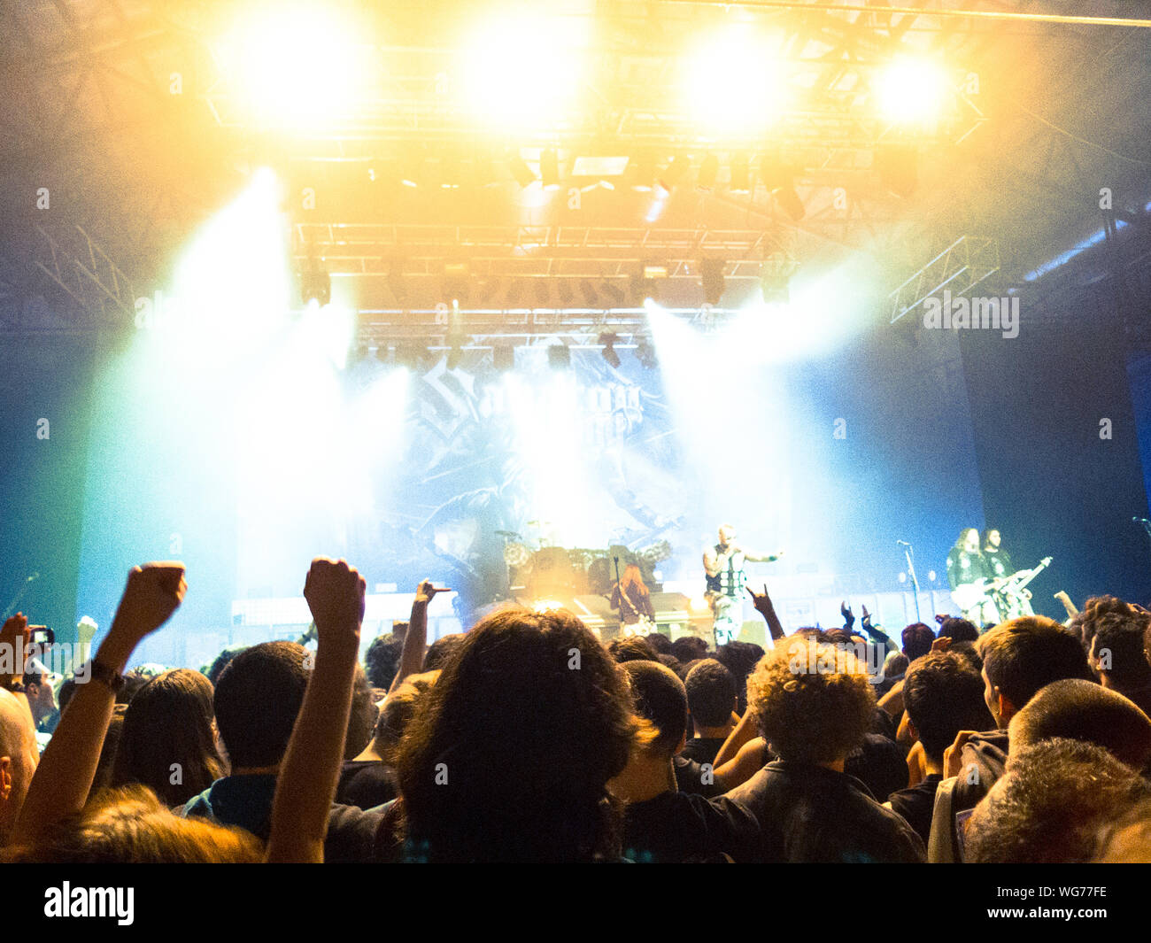 Concert crowd clapping in front of a bright stage Stock Photo - Alamy