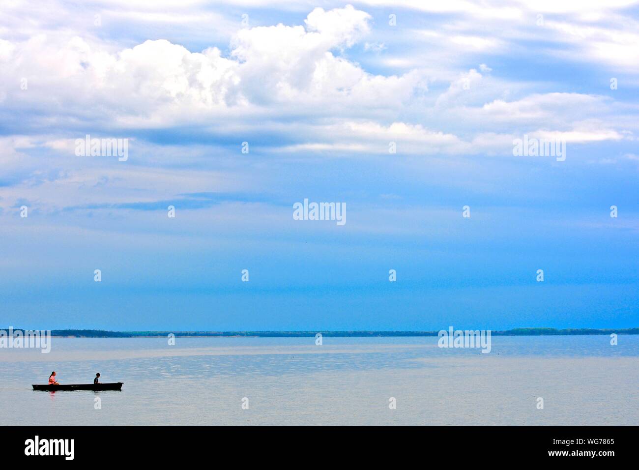 Women in sailing hi-res stock photography and images - Alamy
