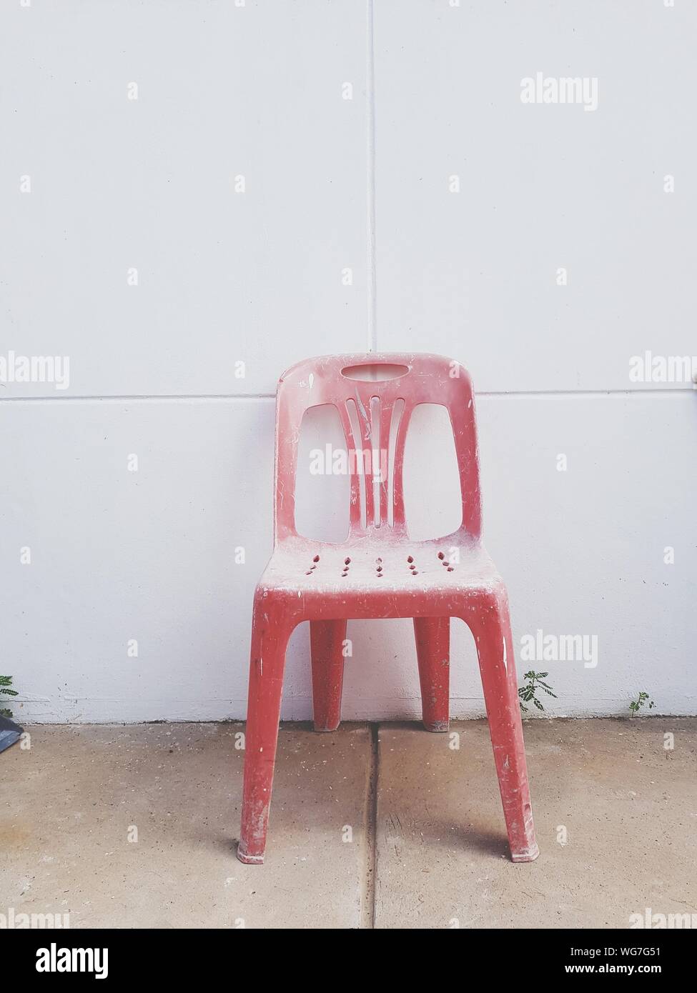 Old plastic chair hi-res stock photography and images - Alamy