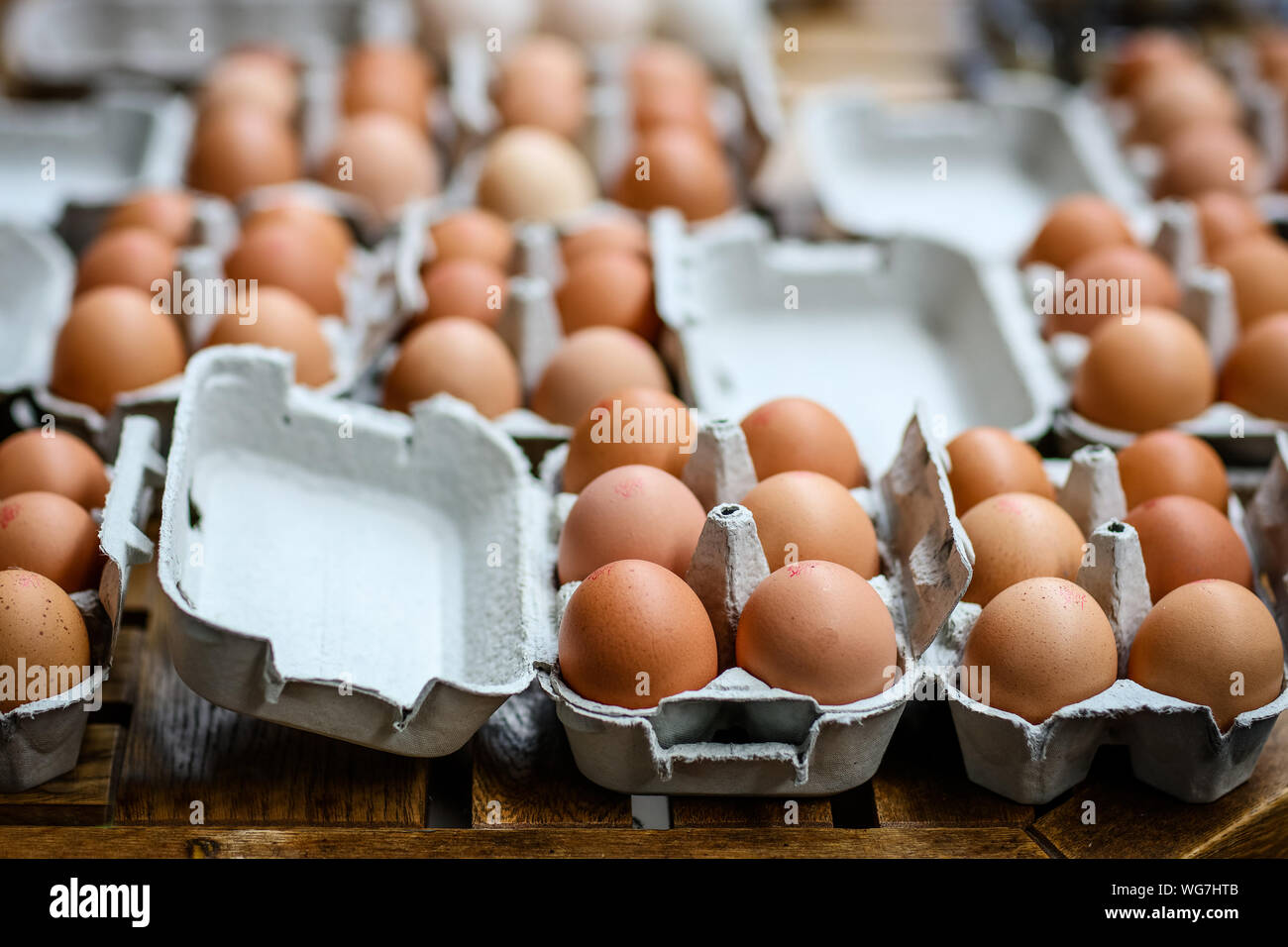 Egg cartons hi-res stock photography and images - Alamy