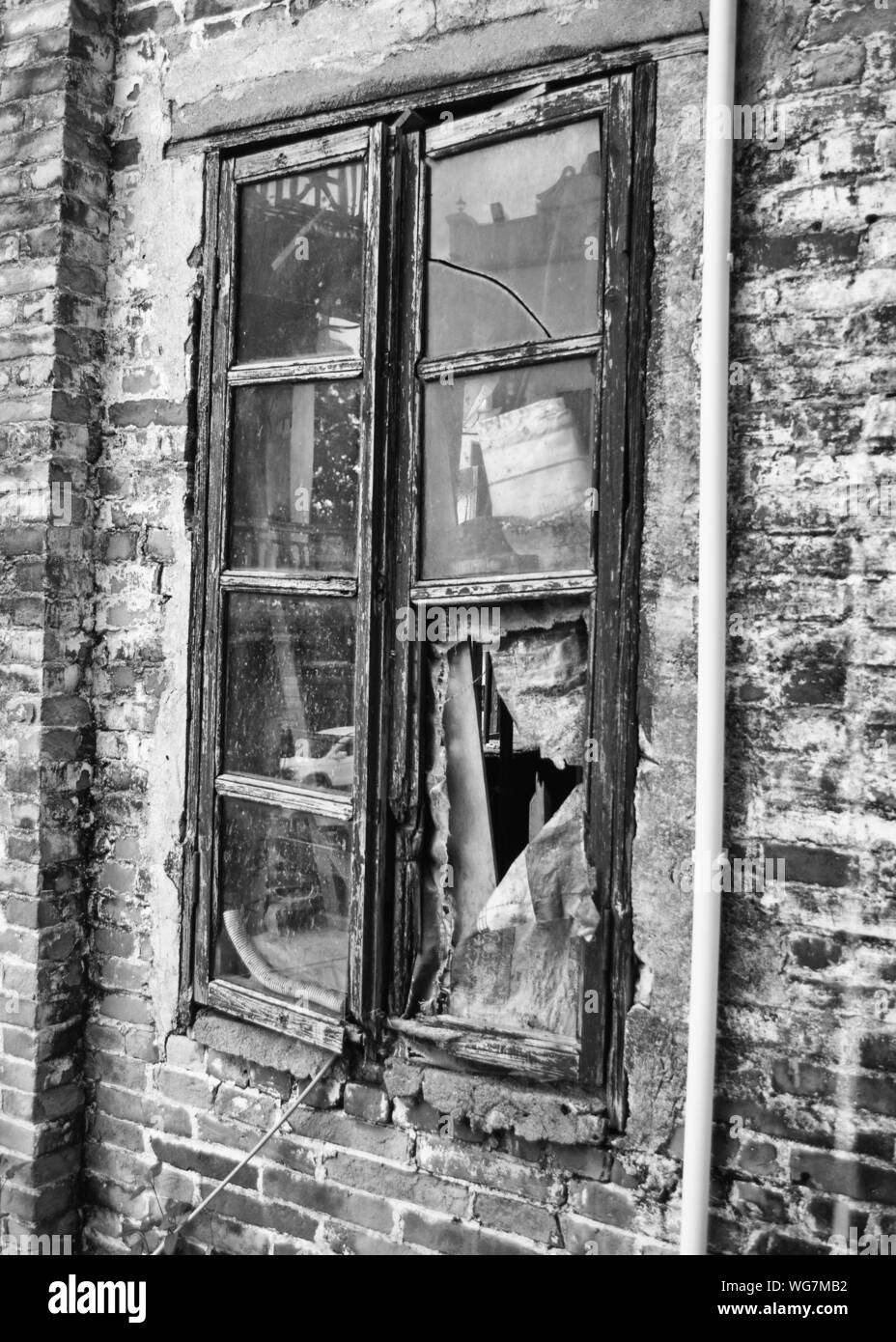 Closed down building Black and White Stock Photos & Images - Alamy