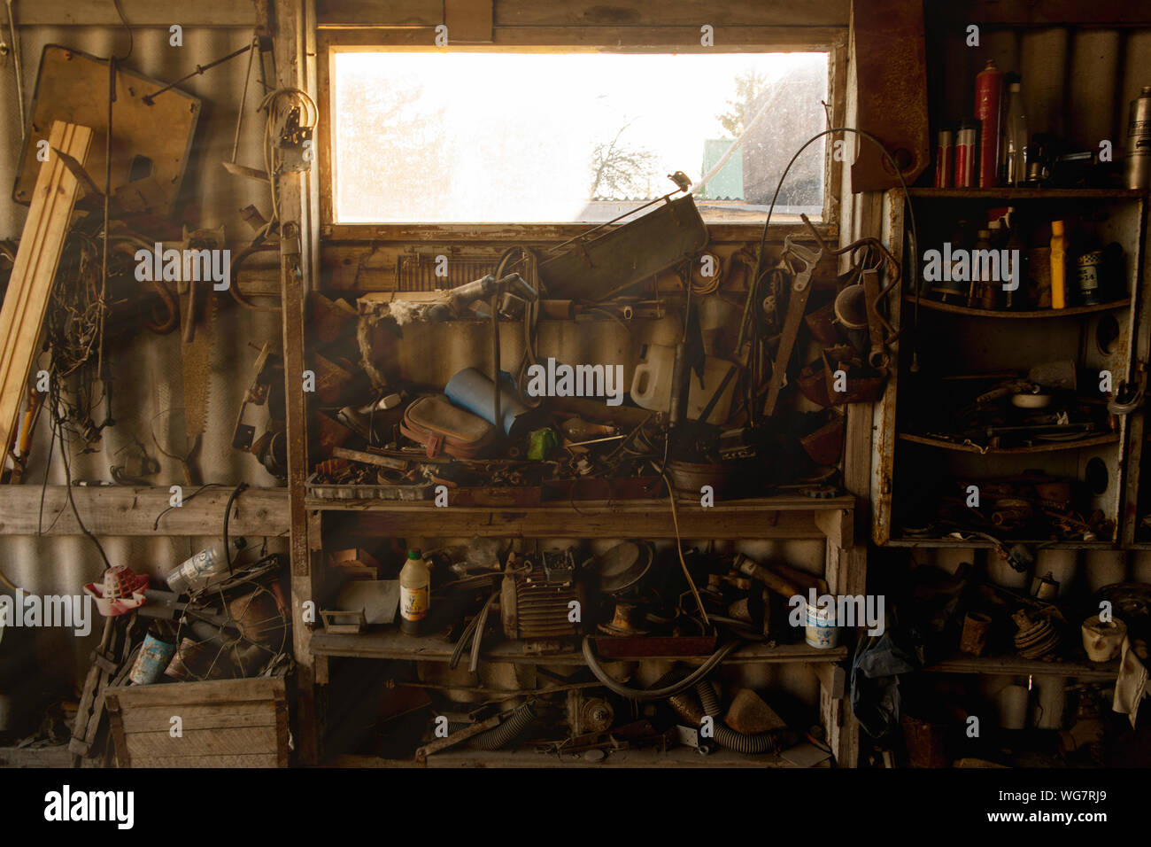 Messy shelves hi-res stock photography and images - Alamy