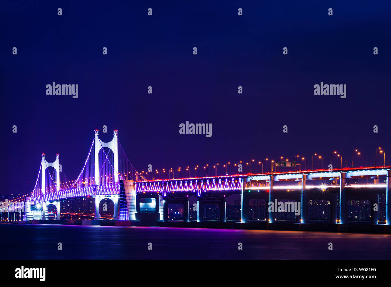 Illuminated bridge hi-res stock photography and images - Alamy