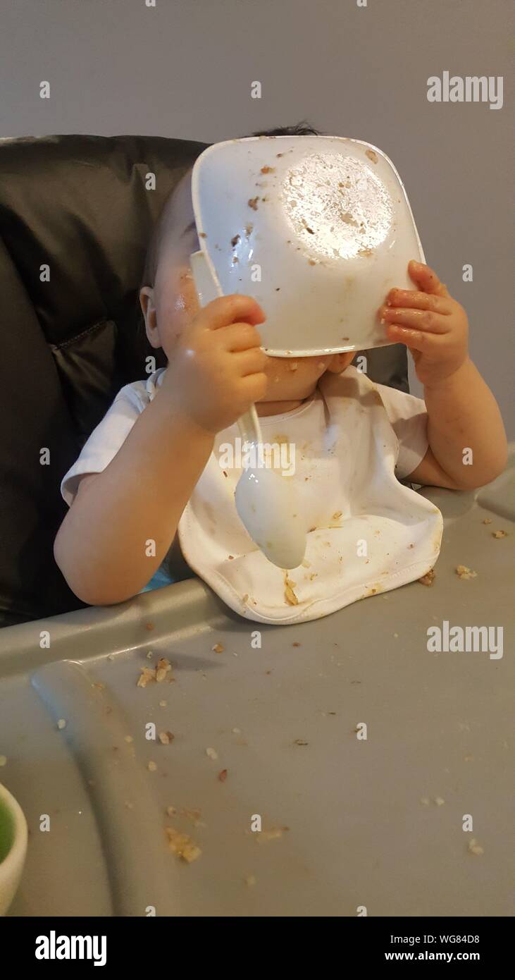 Child lunch hi-res stock photography and images - Alamy