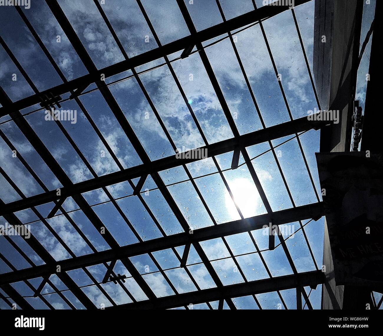 Skylight cloud hi-res stock photography and images - Alamy