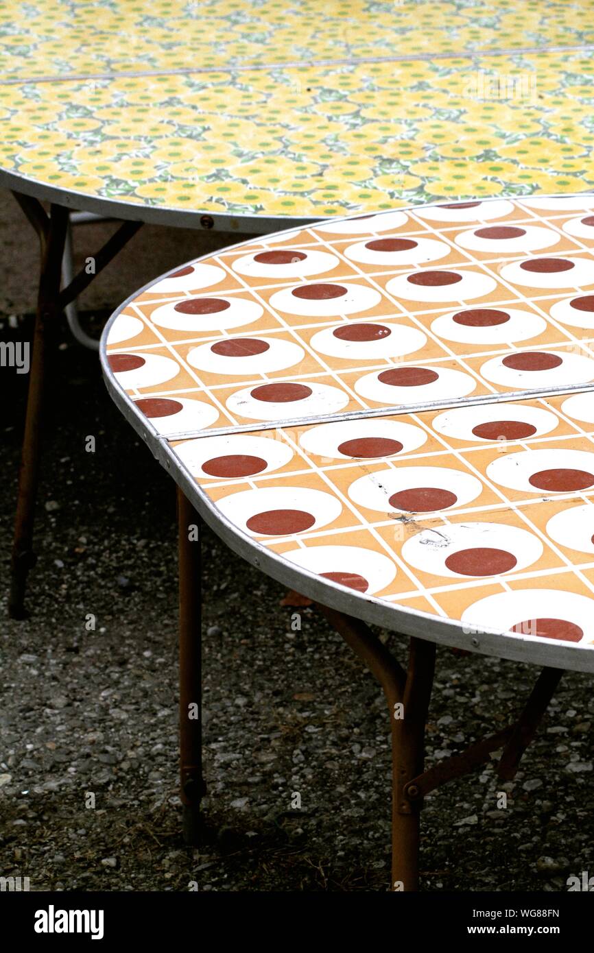 Colorful tables hi-res stock photography and images - Alamy
