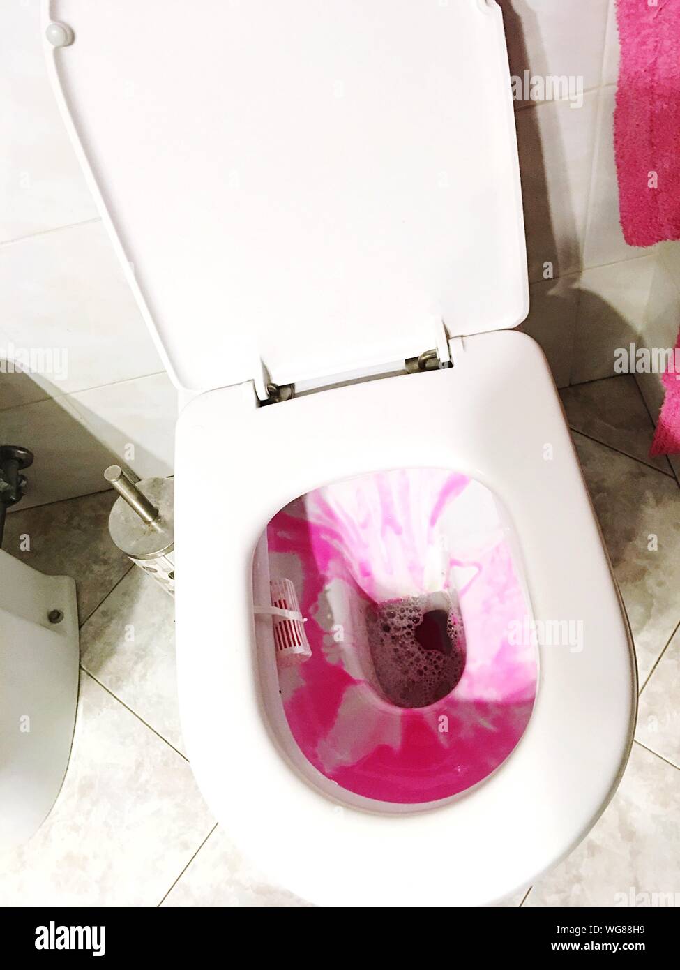 Pink toilet hi-res stock photography and images - Alamy