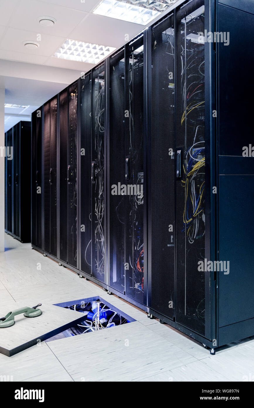Servers hi-res stock photography and images - Alamy