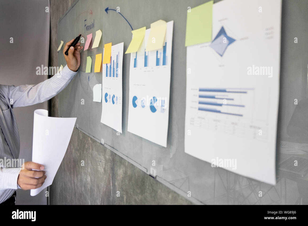 Reading documents hi-res stock photography and images - Alamy