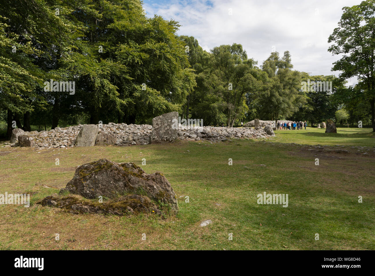Clava cairns (Bronze Age circular chamber tomb cairn) at Balnuaran of ...