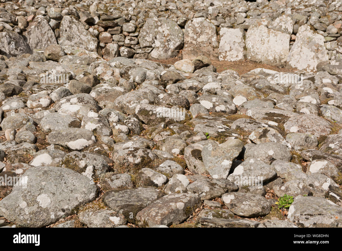 Clava cairns (Bronze Age circular chamber tomb cairn) at Balnuaran of ...
