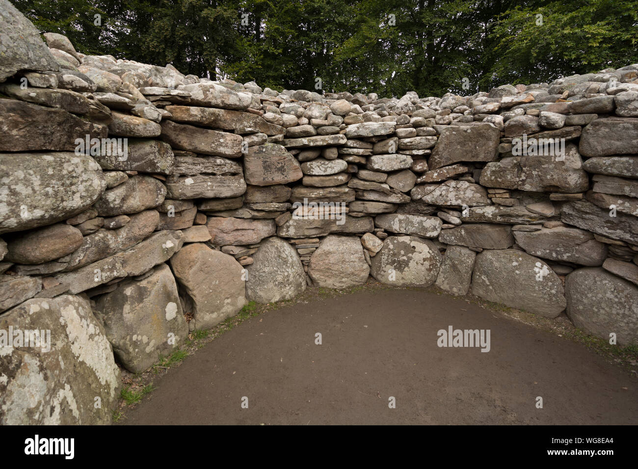 Clava cairns (Bronze Age circular chamber tomb cairn) at Balnuaran of ...