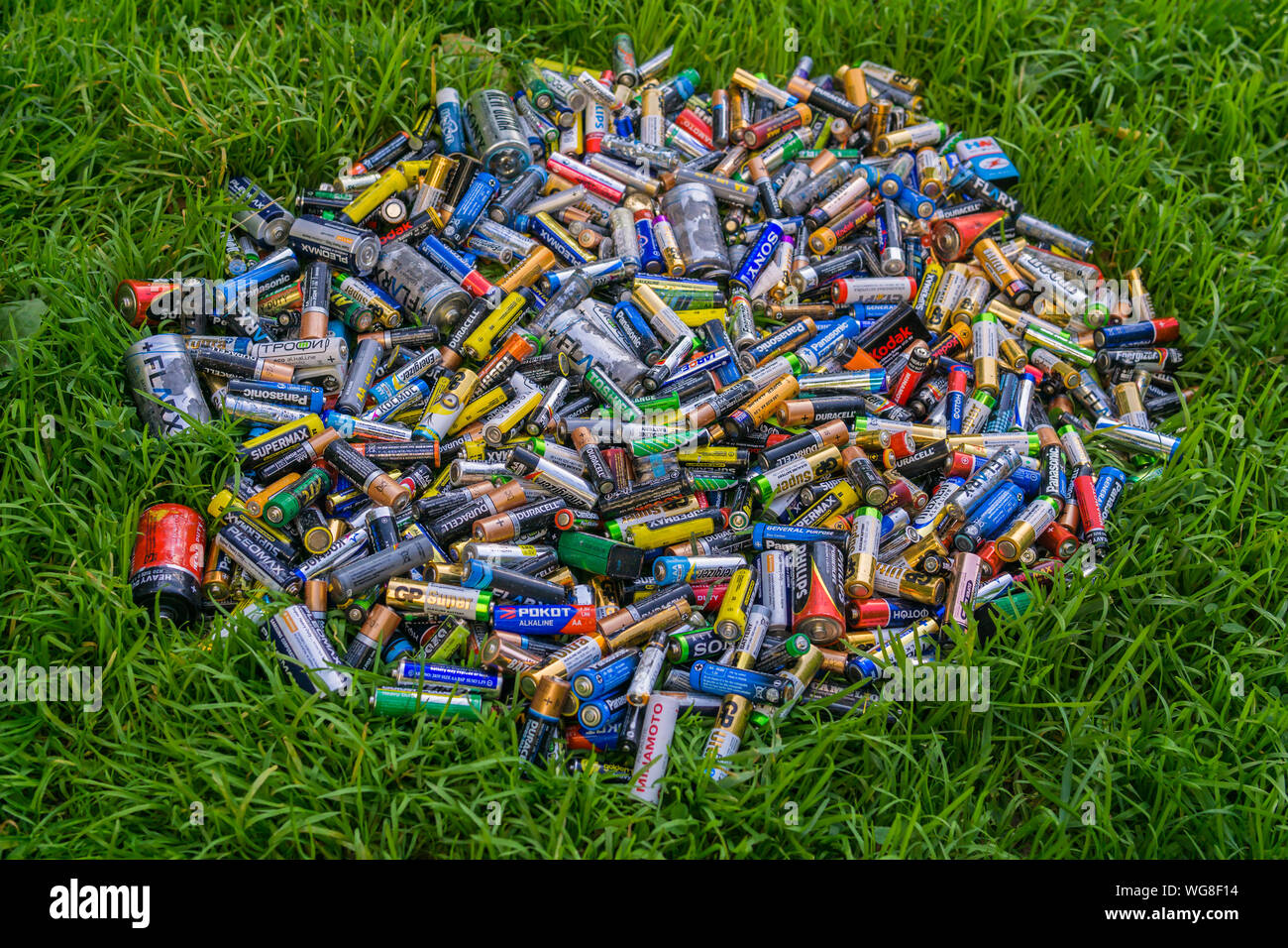 Old used discarded aa cells hi-res stock photography and images - Alamy