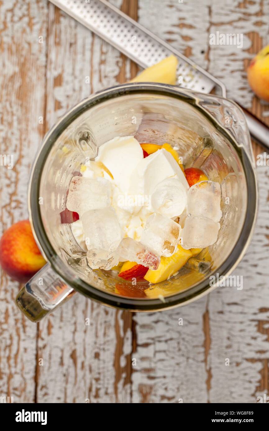 Ice cubes in blender hi-res stock photography and images - Alamy