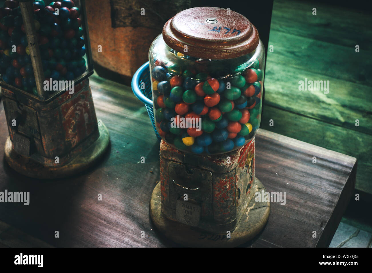 Gumball machine hi-res stock photography and images - Alamy