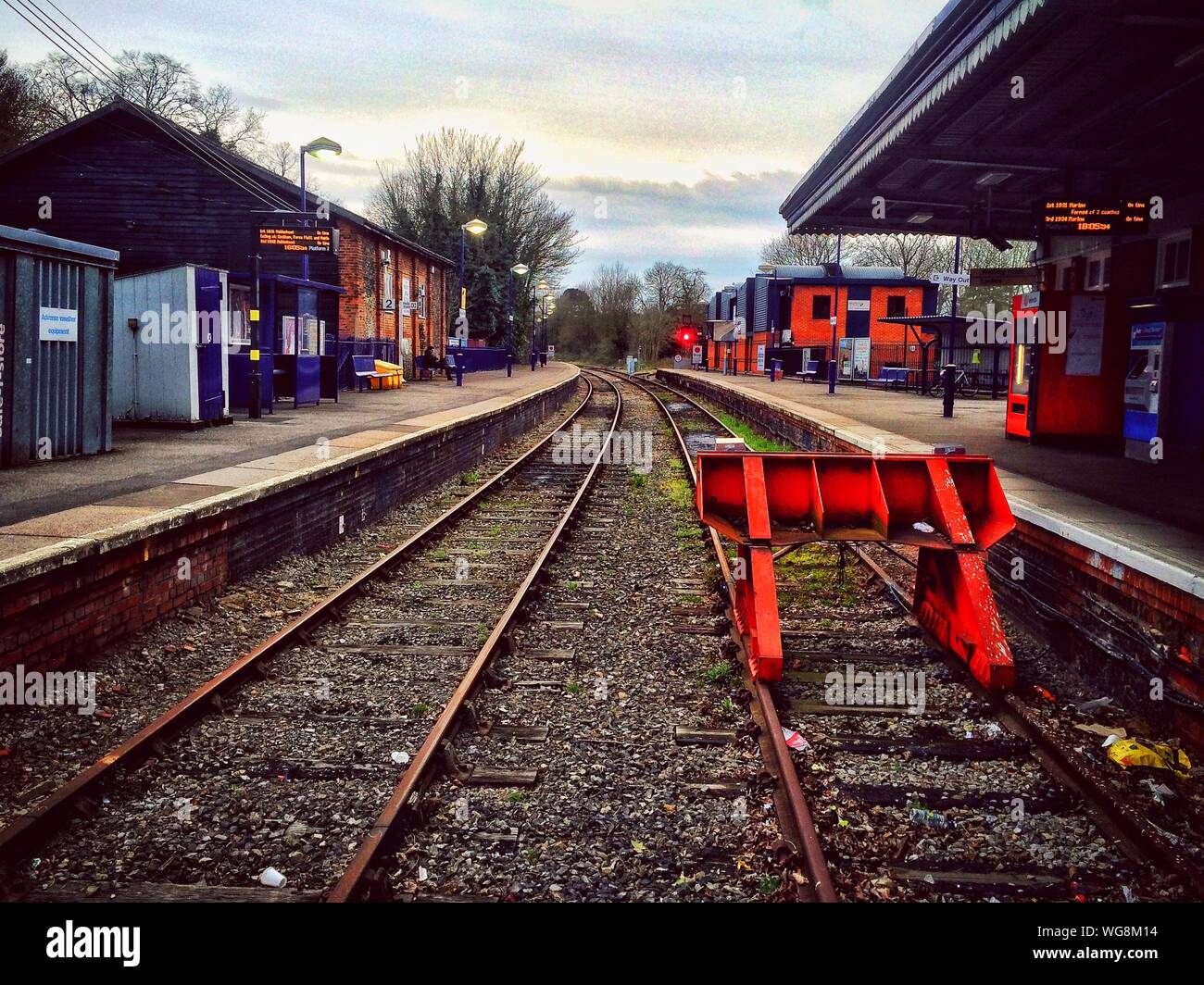 Buffer platform hi-res stock photography and images - Alamy