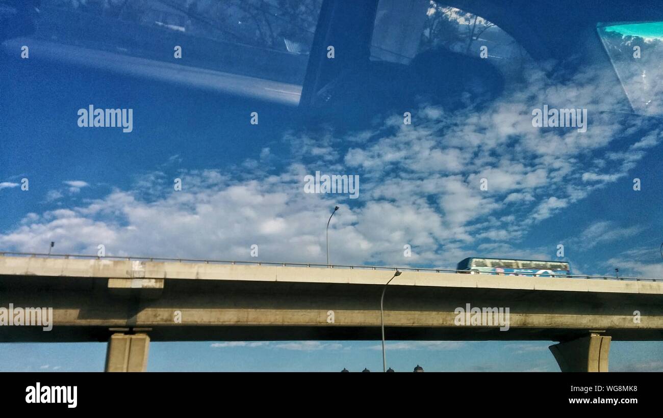 Bus and bridge hi-res stock photography and images - Alamy