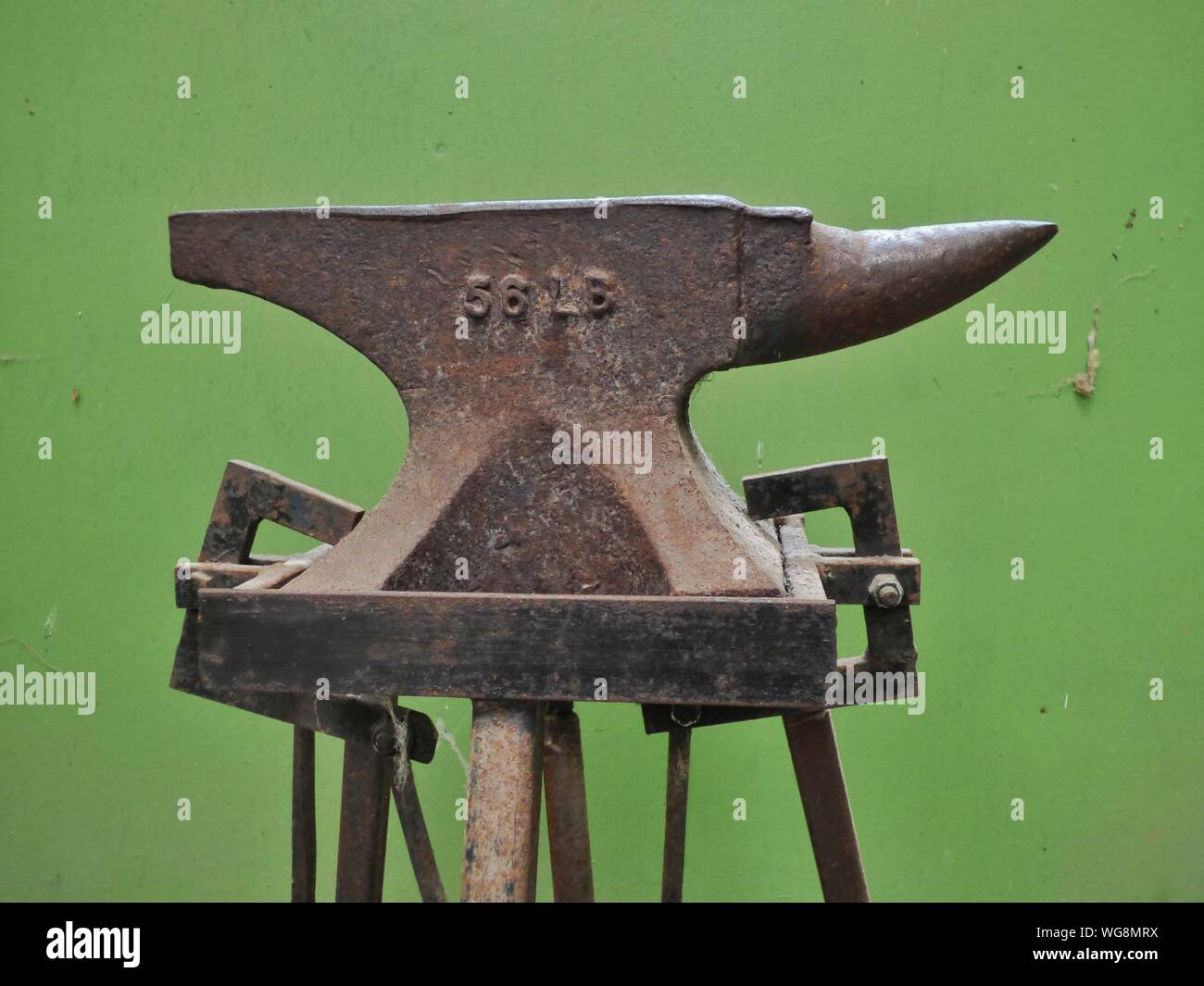 Old anvil hi-res stock photography and images - Alamy