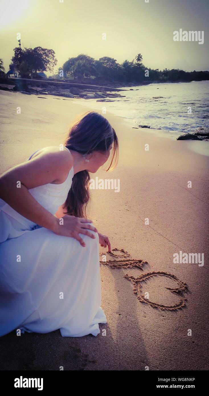Woman writing in sand hi-res stock photography and images - Alamy