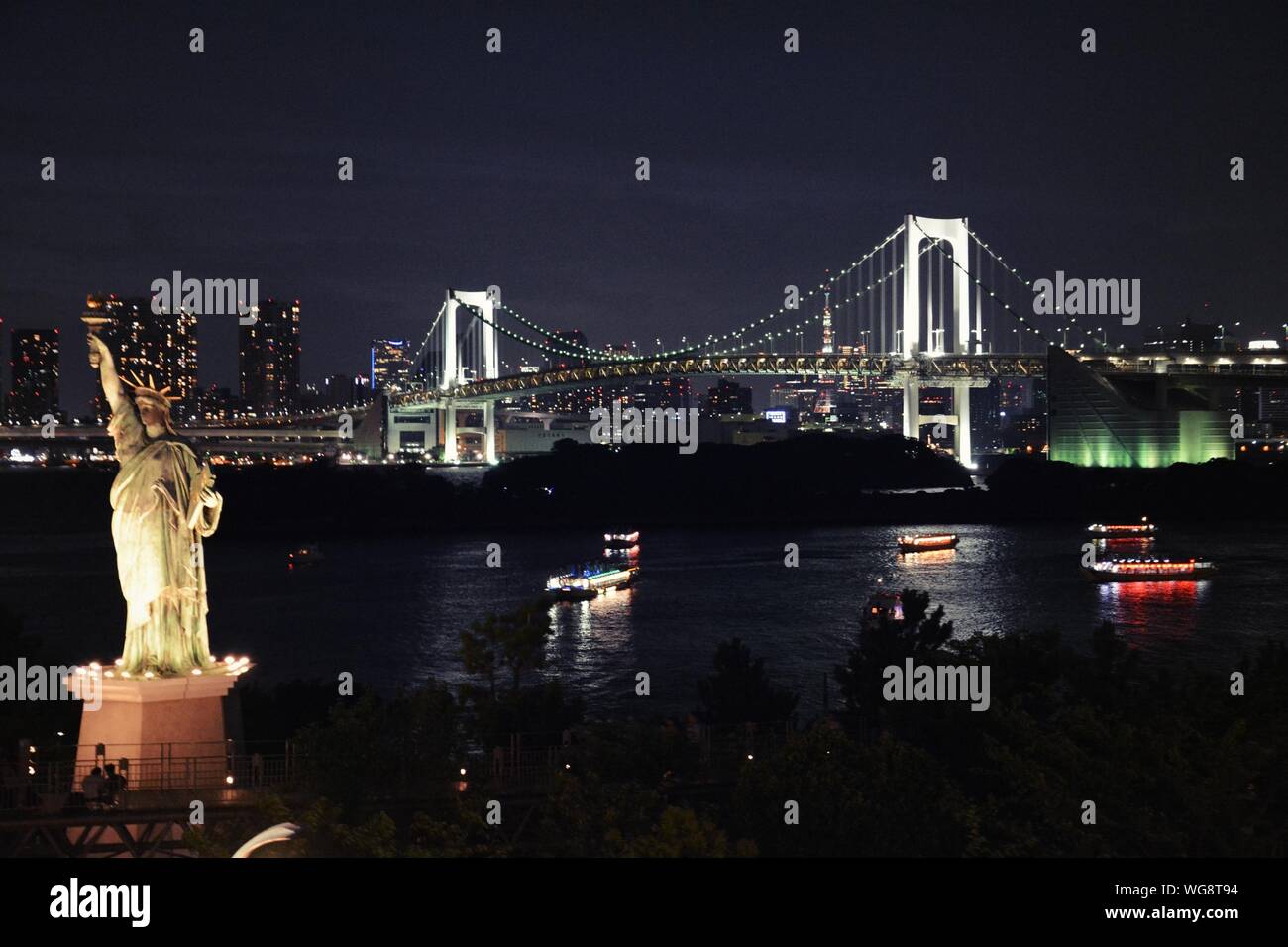 Statue of liberty and rainbow bridge hi-res stock photography and ...