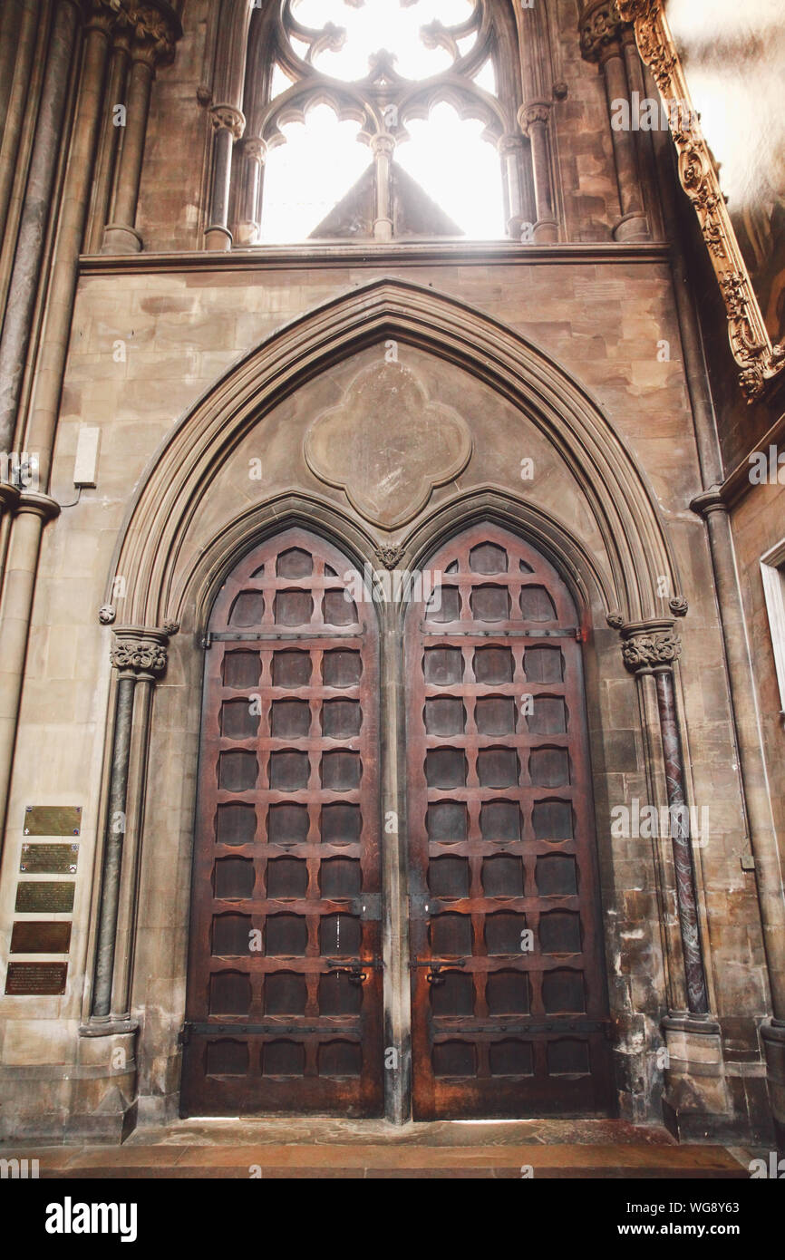 People church doors hi-res stock photography and images - Alamy