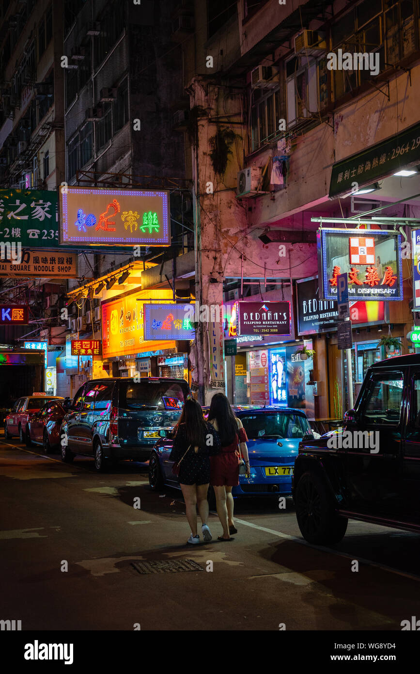 Street scene in Jordan, Hong Kong at night Stock Photo - Alamy