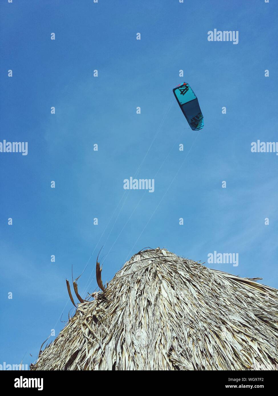 Flying object hi-res stock photography and images - Alamy