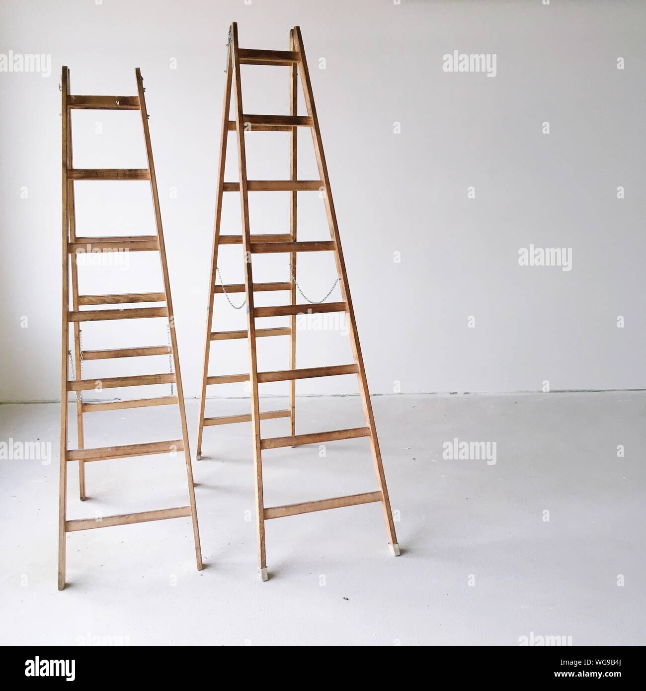 White ladders hi-res stock photography and images - Alamy