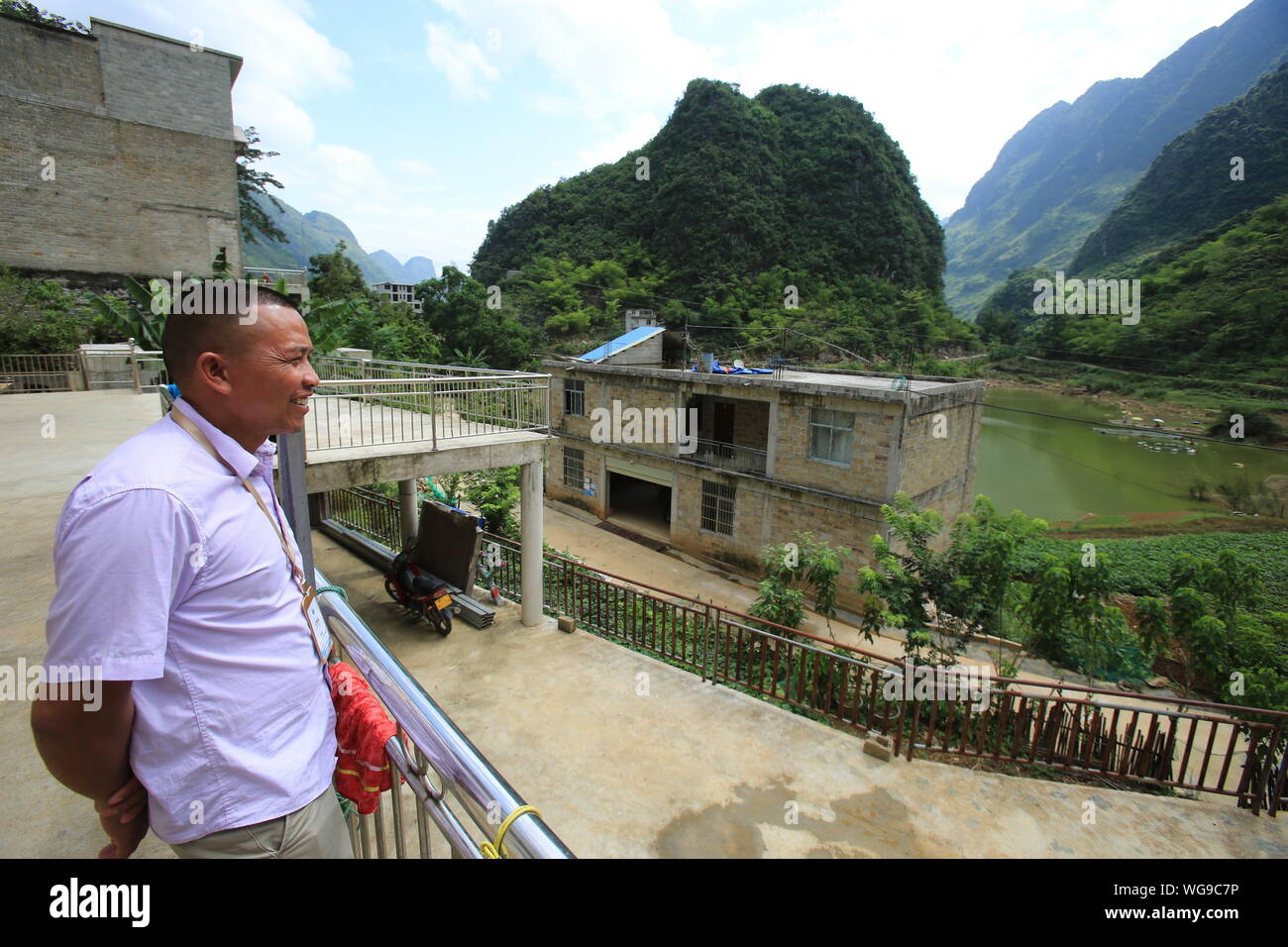 Laos family home hi-res stock photography and images - Alamy