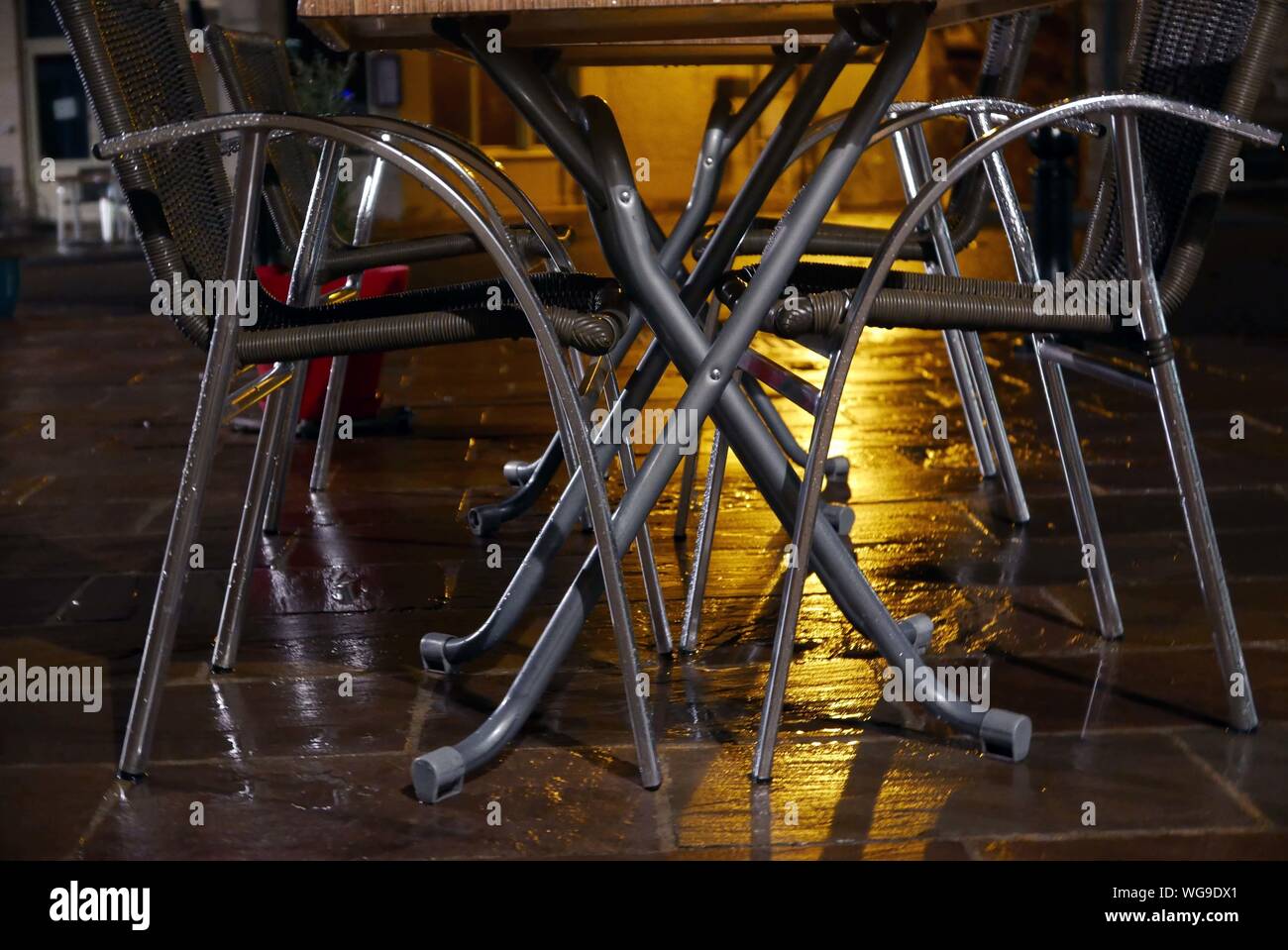 Empty cafe night hi-res stock photography and images - Alamy