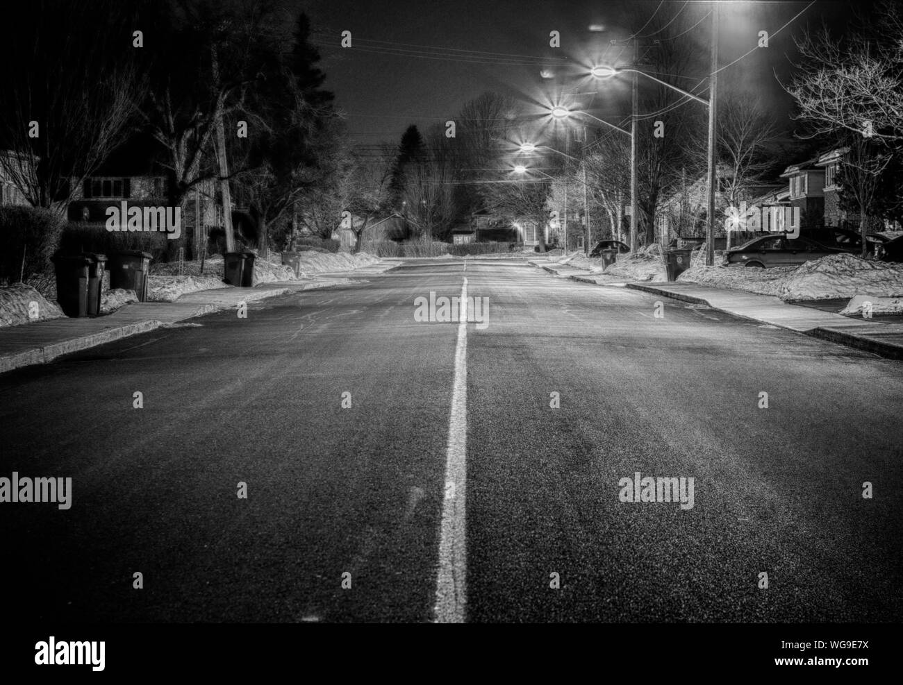Empty winter street at night hi-res stock photography and images - Alamy