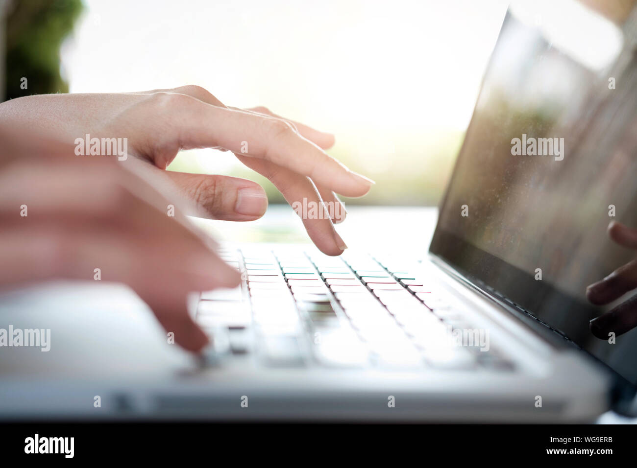 Human hand typing hi-res stock photography and images - Alamy