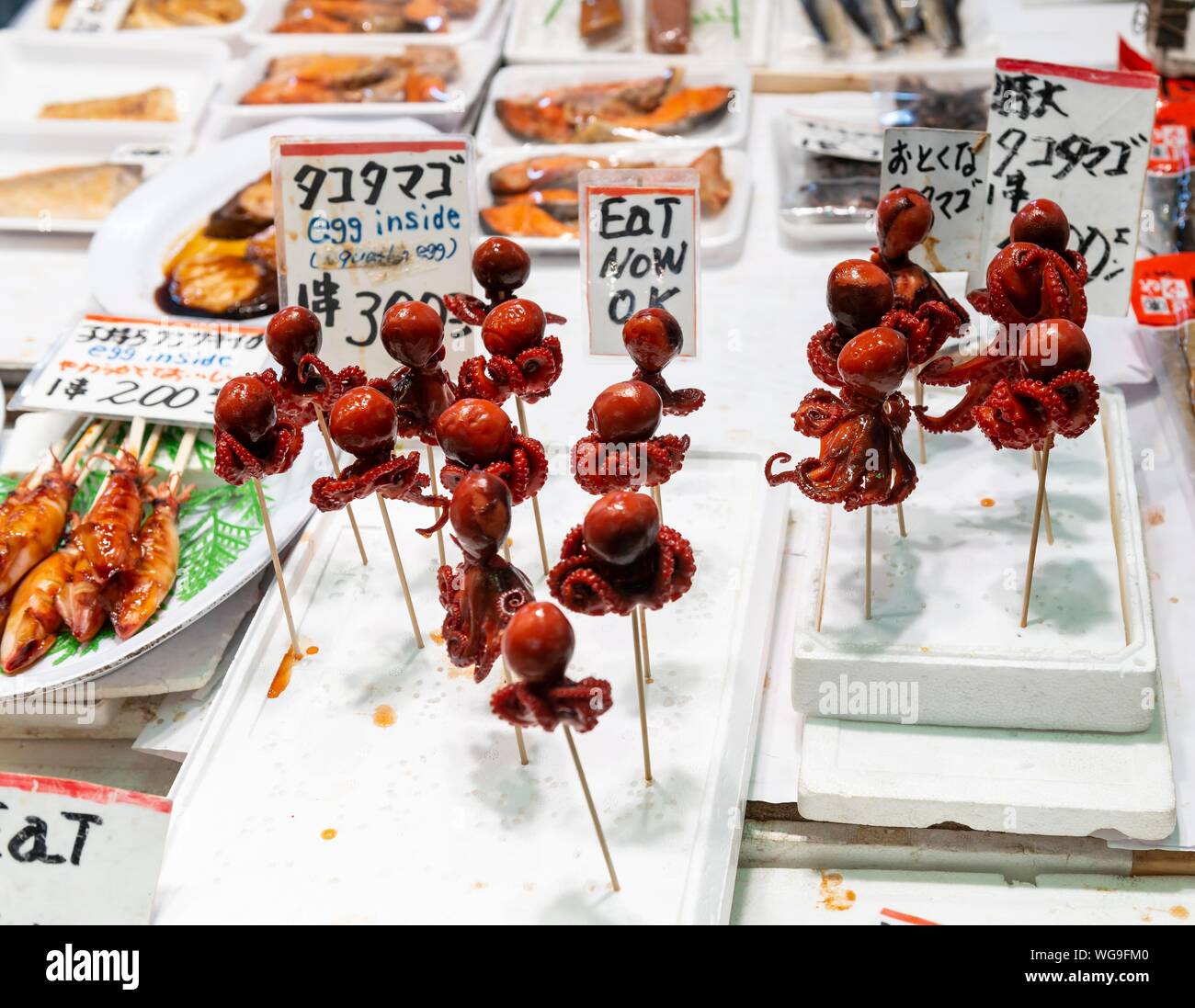 Squid on skewer, sale of fish and seafood at Nishiki Food Market, Kyoto ...