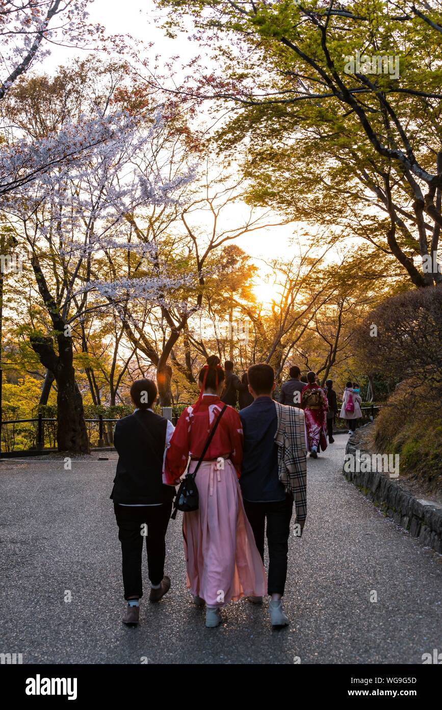 Japanese walking hi-res stock photography and images - Alamy