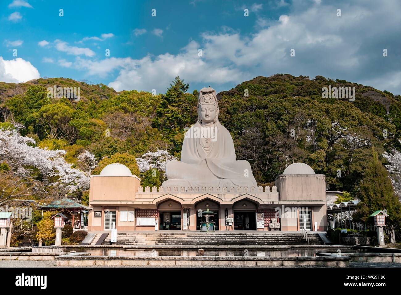 Giant Buddha statue, Ryozen Kannon statue, Kodaiji Temple ...