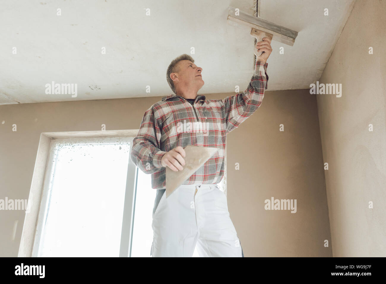 Plastering ceiling hi-res stock photography and images - Alamy