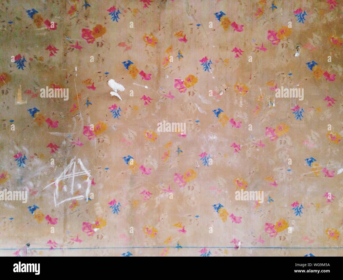 Old pattern wallpaper hi-res stock photography and images - Alamy
