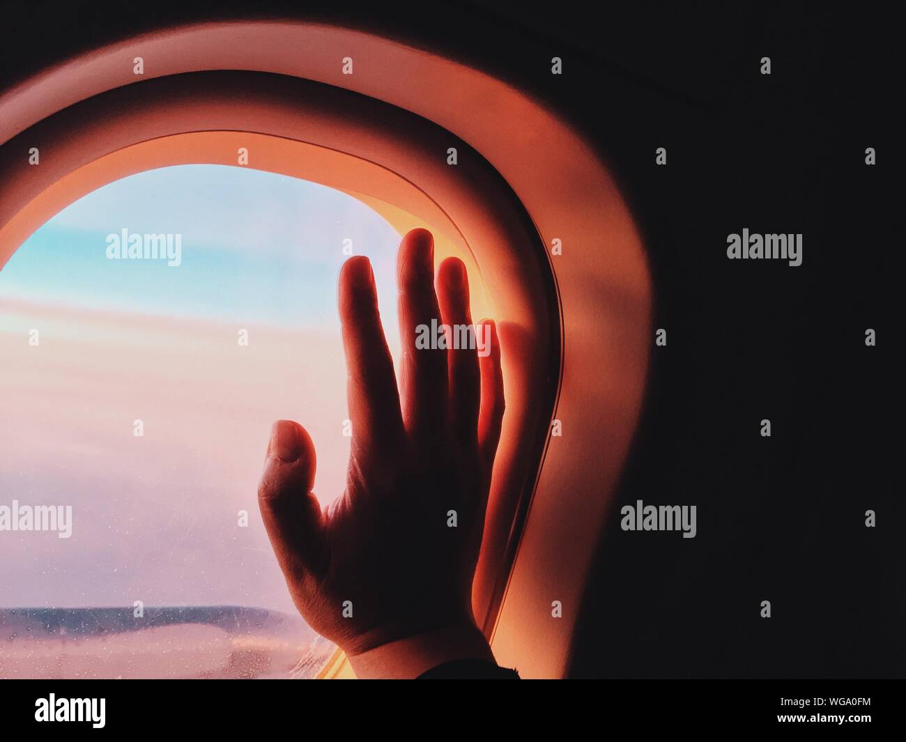 Human hand on airplane window hi-res stock photography and images - Alamy