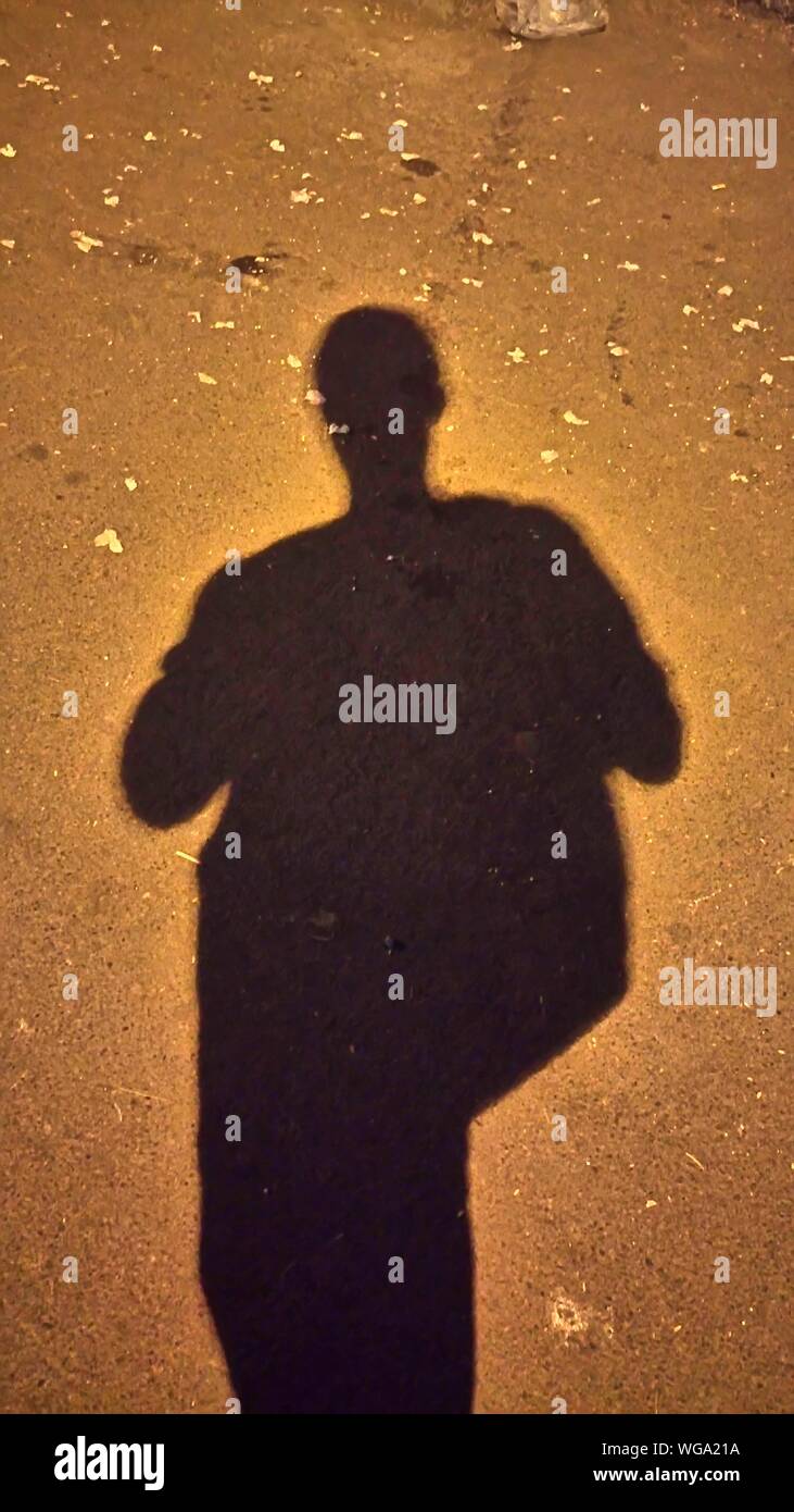 People falling street hi-res stock photography and images - Alamy