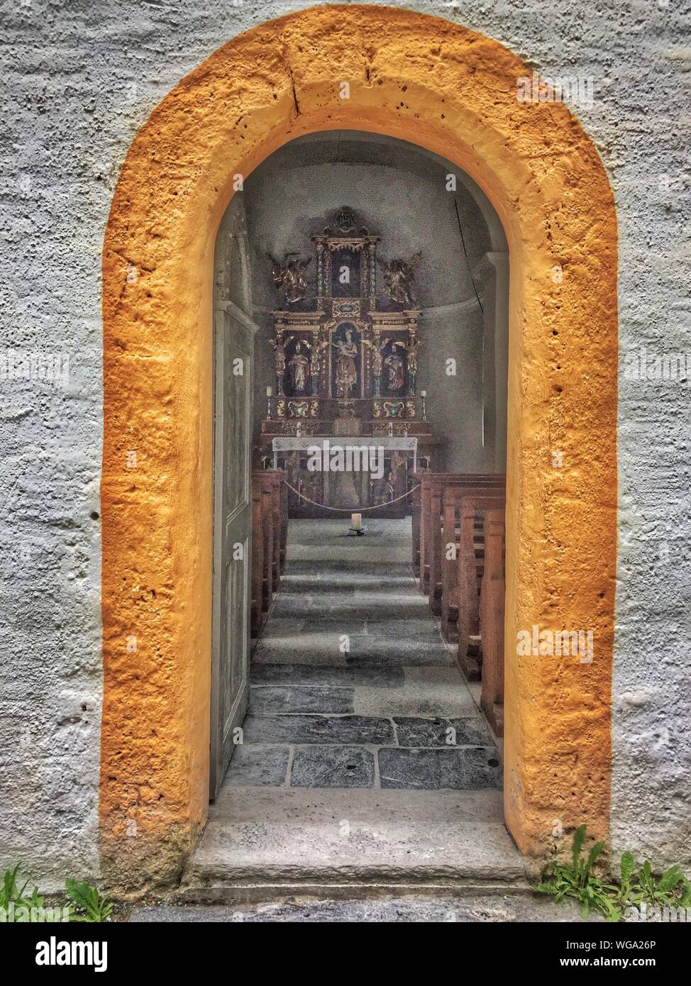 Wall with arched entrance hi-res stock photography and images - Alamy