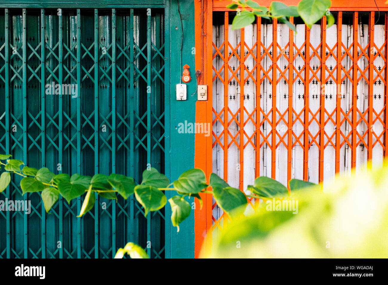 Green gates hi-res stock photography and images - Alamy