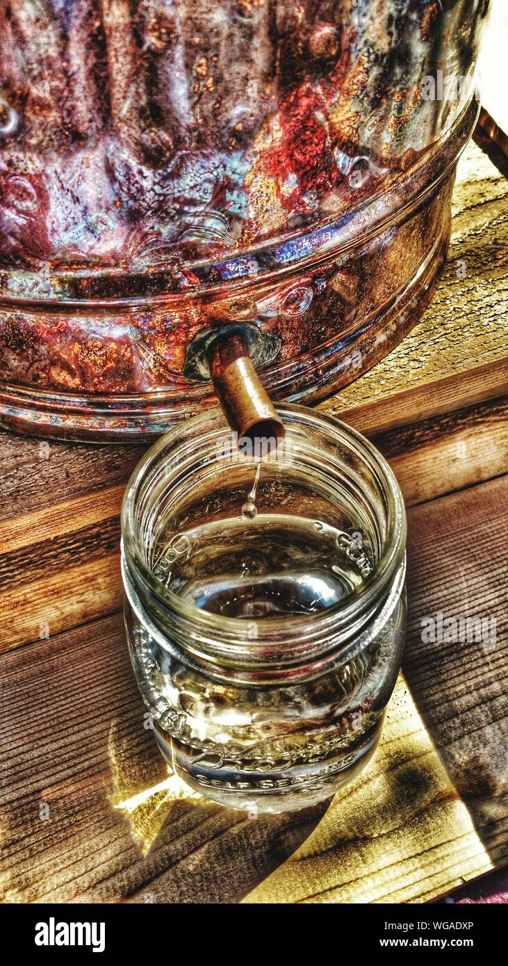 Water dripping down hi-res stock photography and images - Alamy