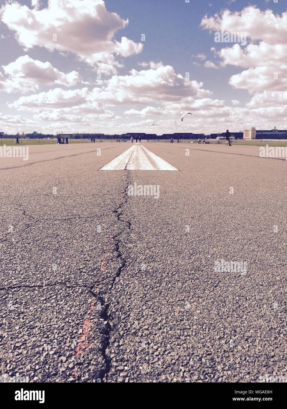 Crack in the road hi-res stock photography and images - Alamy