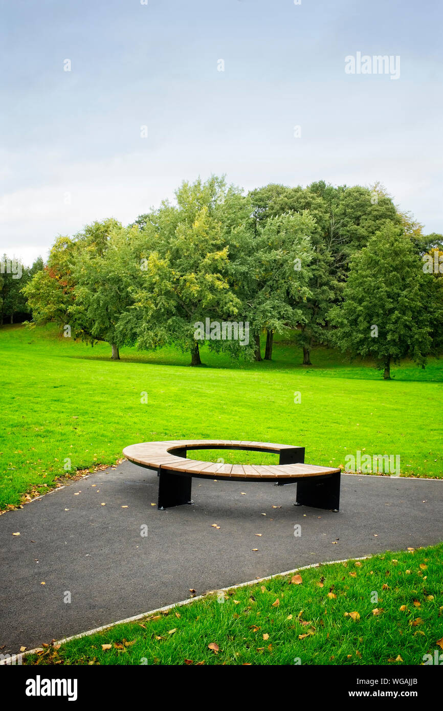 Modern park bench hi-res stock photography and images - Alamy