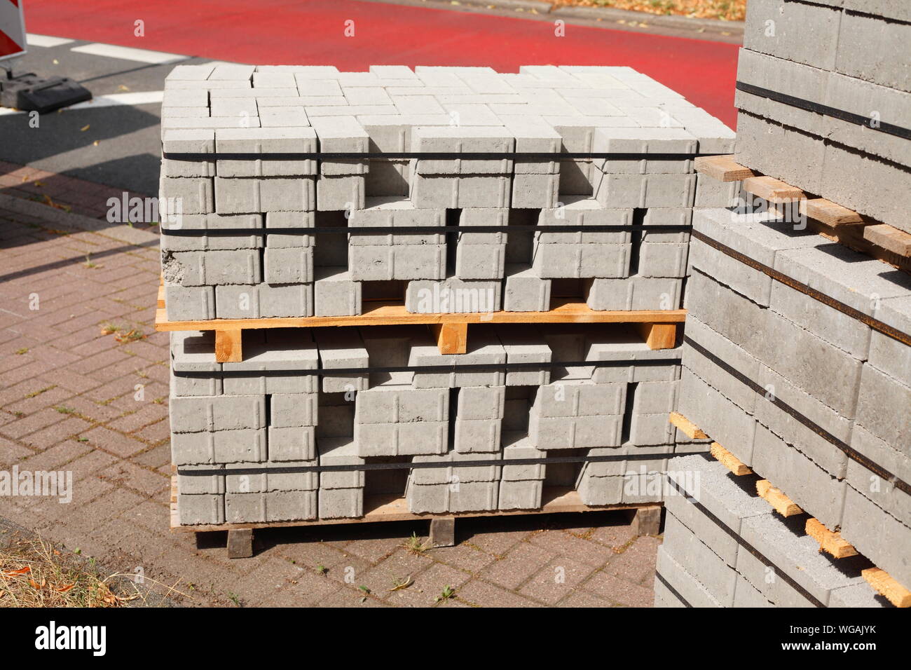 Wooden pallet stones hi-res stock photography and images - Alamy