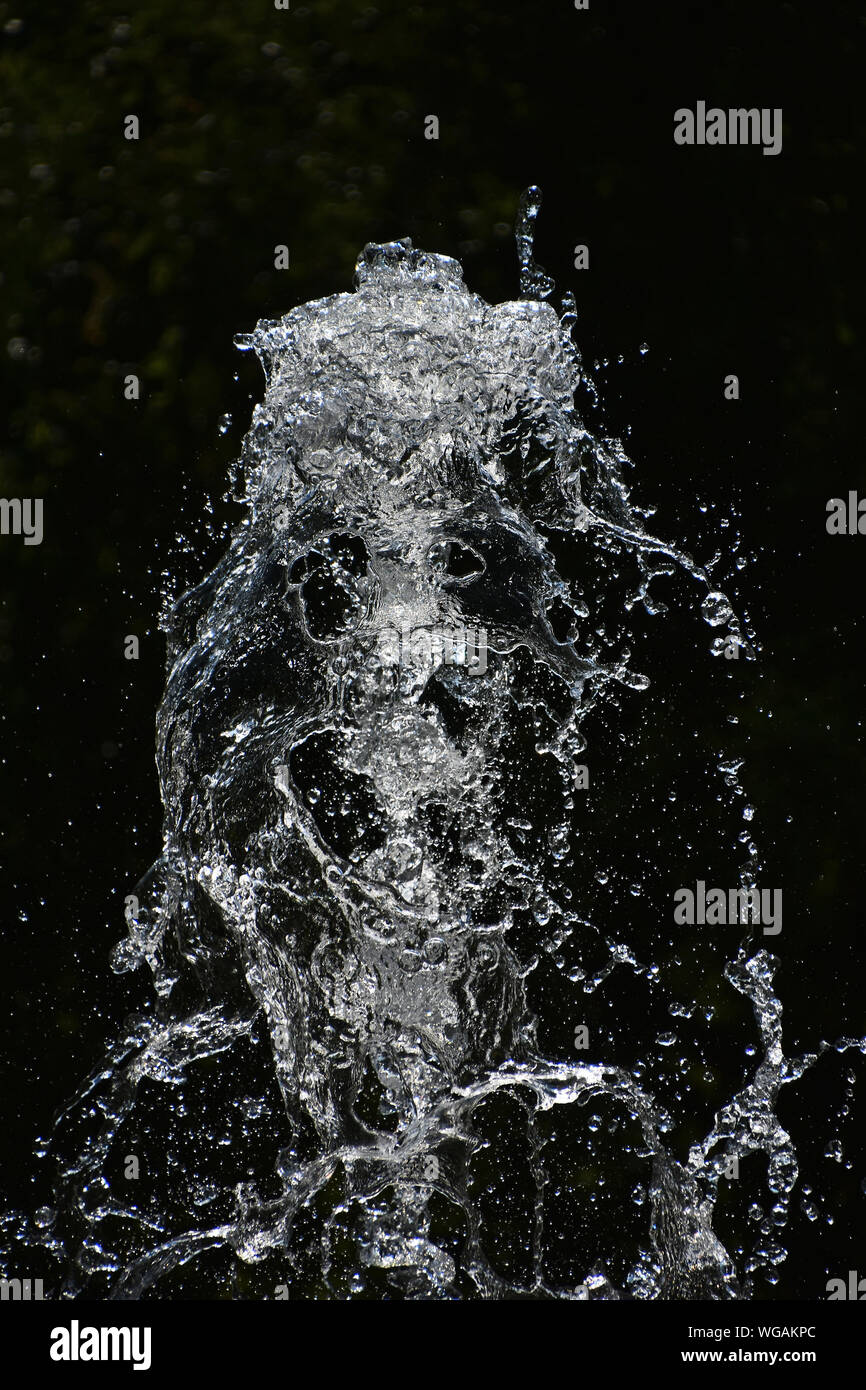 Splashing black hi-res stock photography and images - Alamy