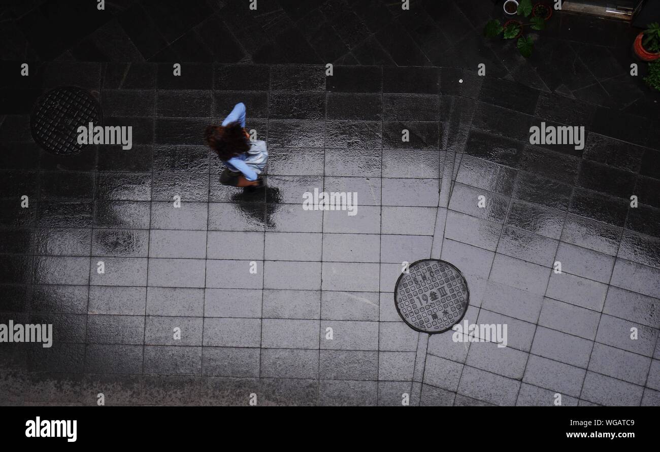 Wet manhole High Resolution Stock Photography and Images - Alamy