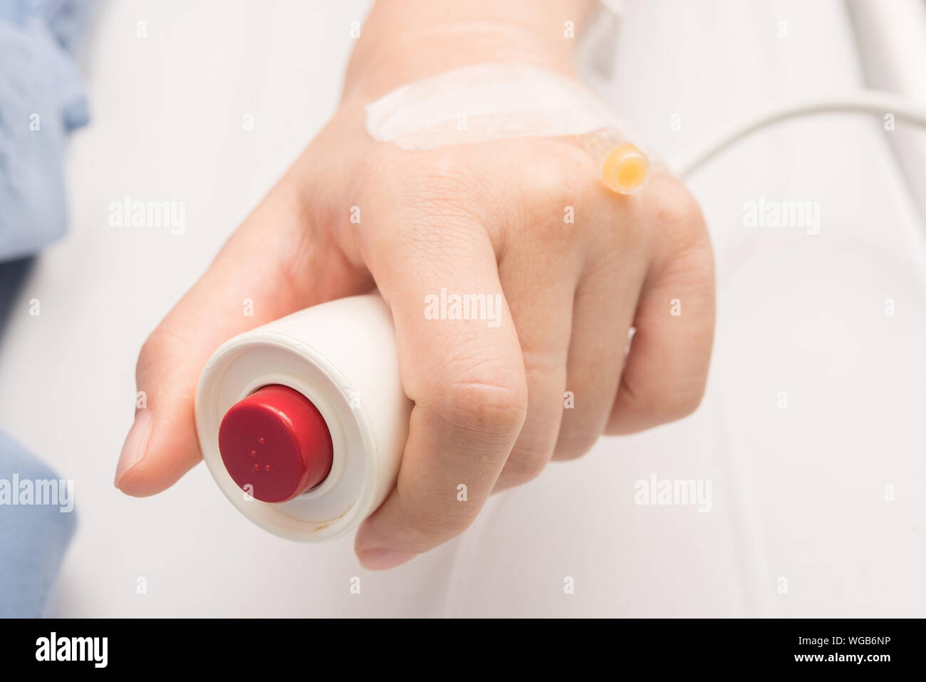 Hospital bed holding hand hi-res stock photography and images - Alamy